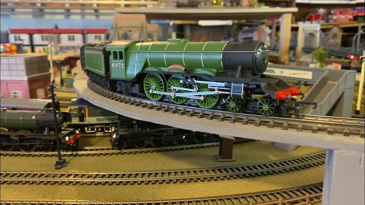 Triang Hornby R855 Flying Scotsman - YouTube