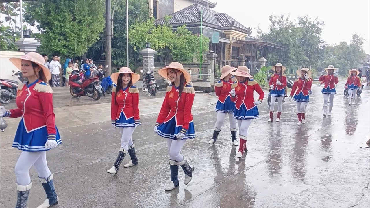 Basah Semua. Kirab Barongan Dewa Dewi Kondisi Hujan - YouTube