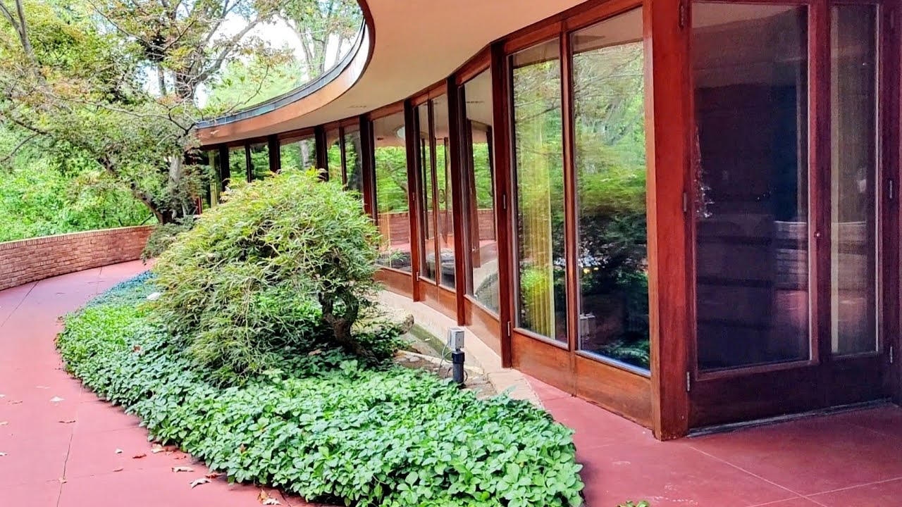 Frank Lloyd Wright's, 1952 Usonian style, Laurent House, Rockford ...