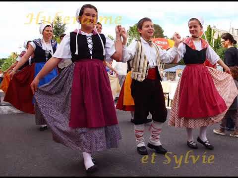 FOLKLORE PROVENCAL - YouTube