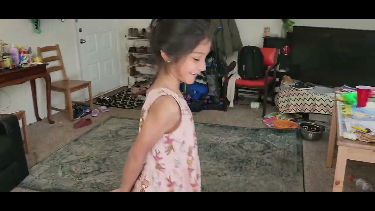 Her morning routine - YouTube