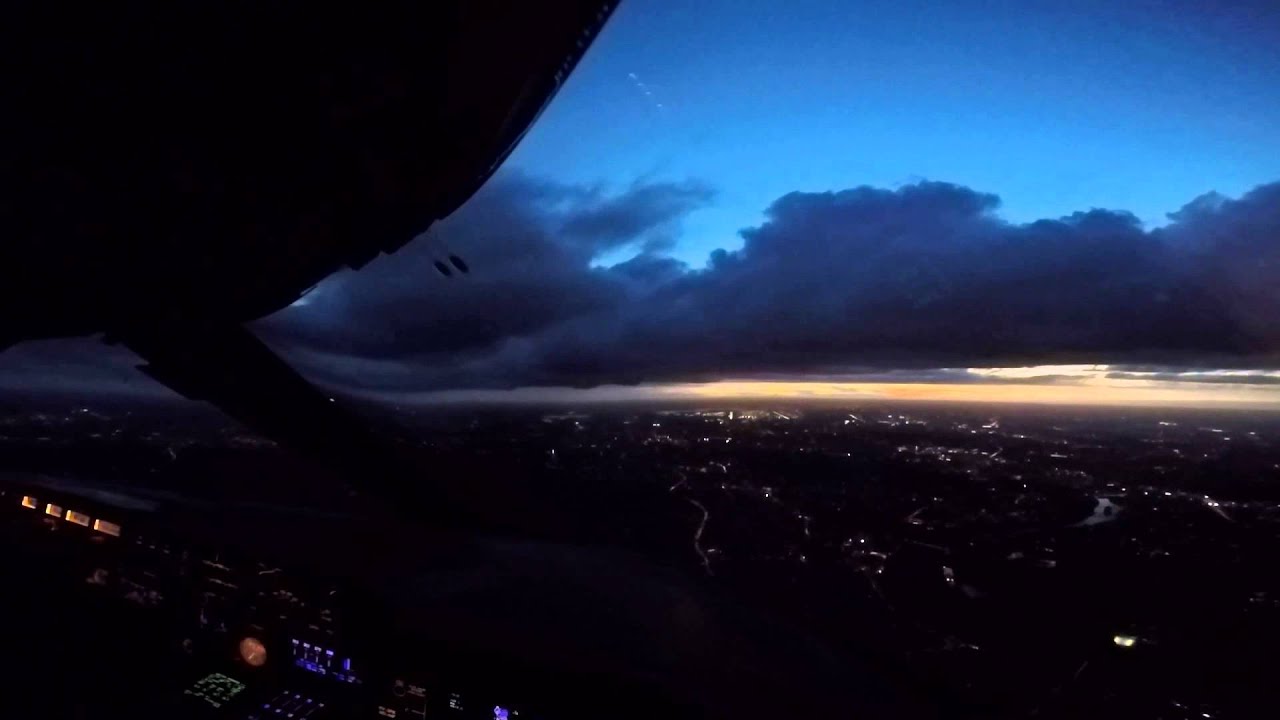 [HD] Boeing 747-400 Cockpit Sunset Approach & Landing into London ...