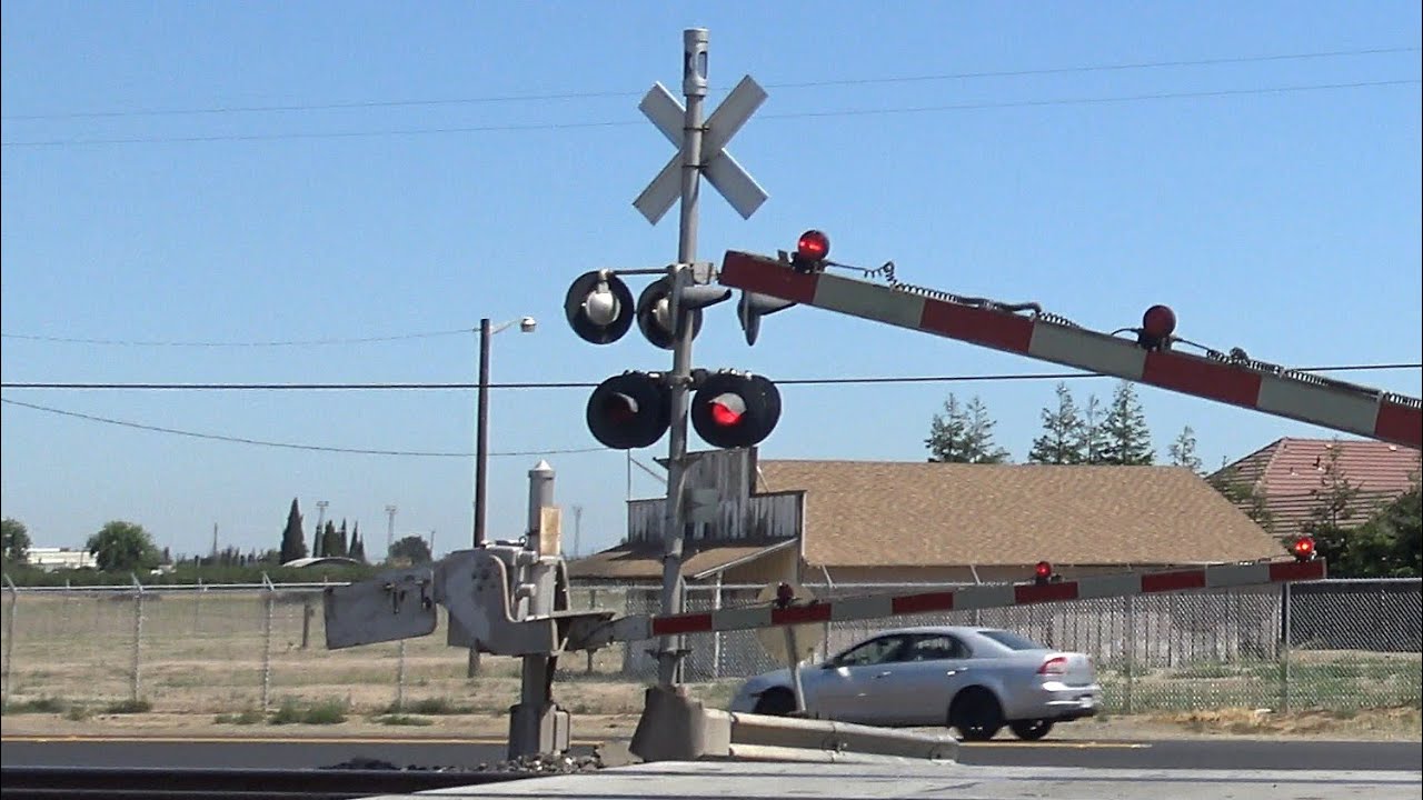 Separate Light Mast & Extra Single Gate-Less Signal Mast Railroad ...