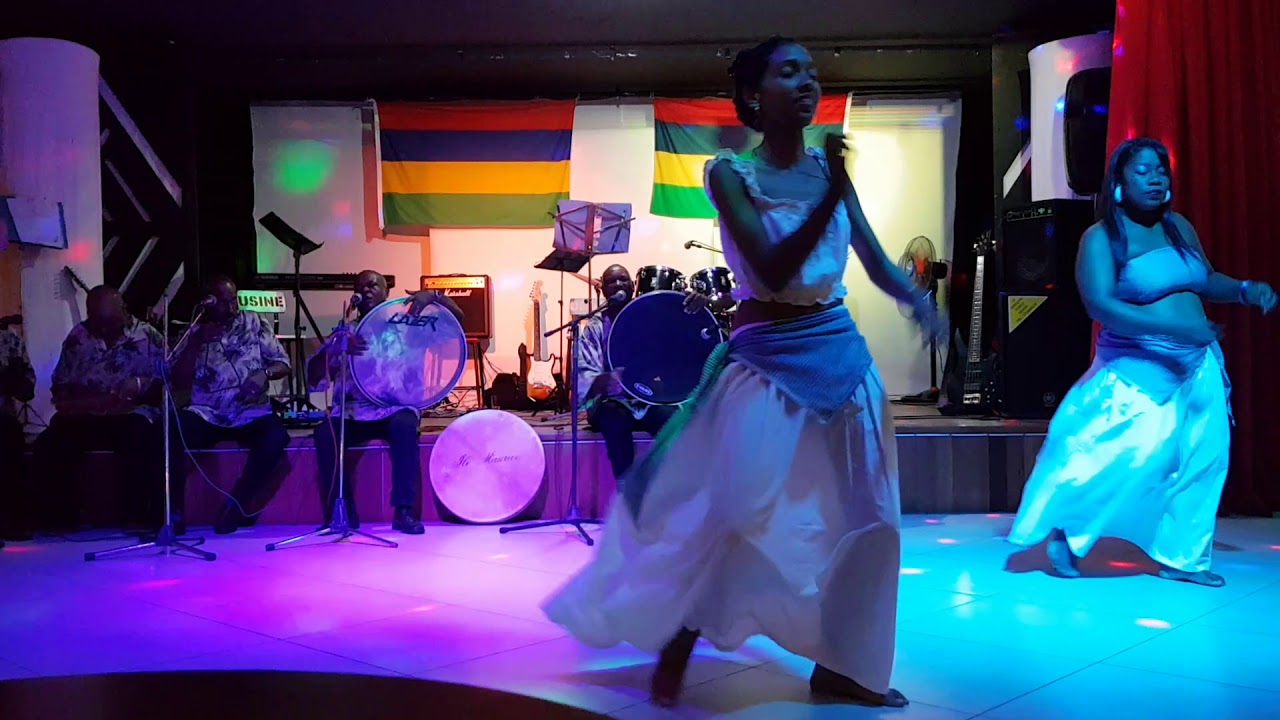 Le Sega danse traditionnelle de l'île Maurice - YouTube