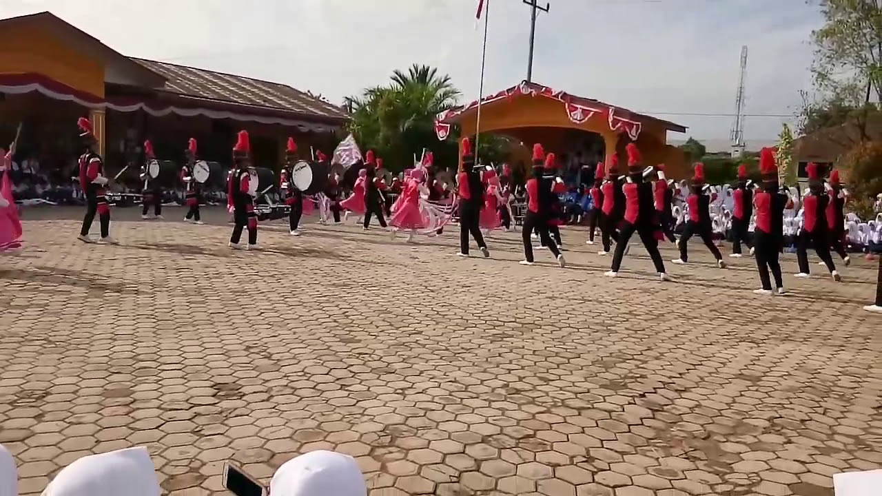 Ala tipang tipang tipang polo la baya ala rudeng rudeng pong...MTsN 1 ...