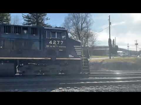 West bound ns 4277 leads freight train in sinking spring today - YouTube