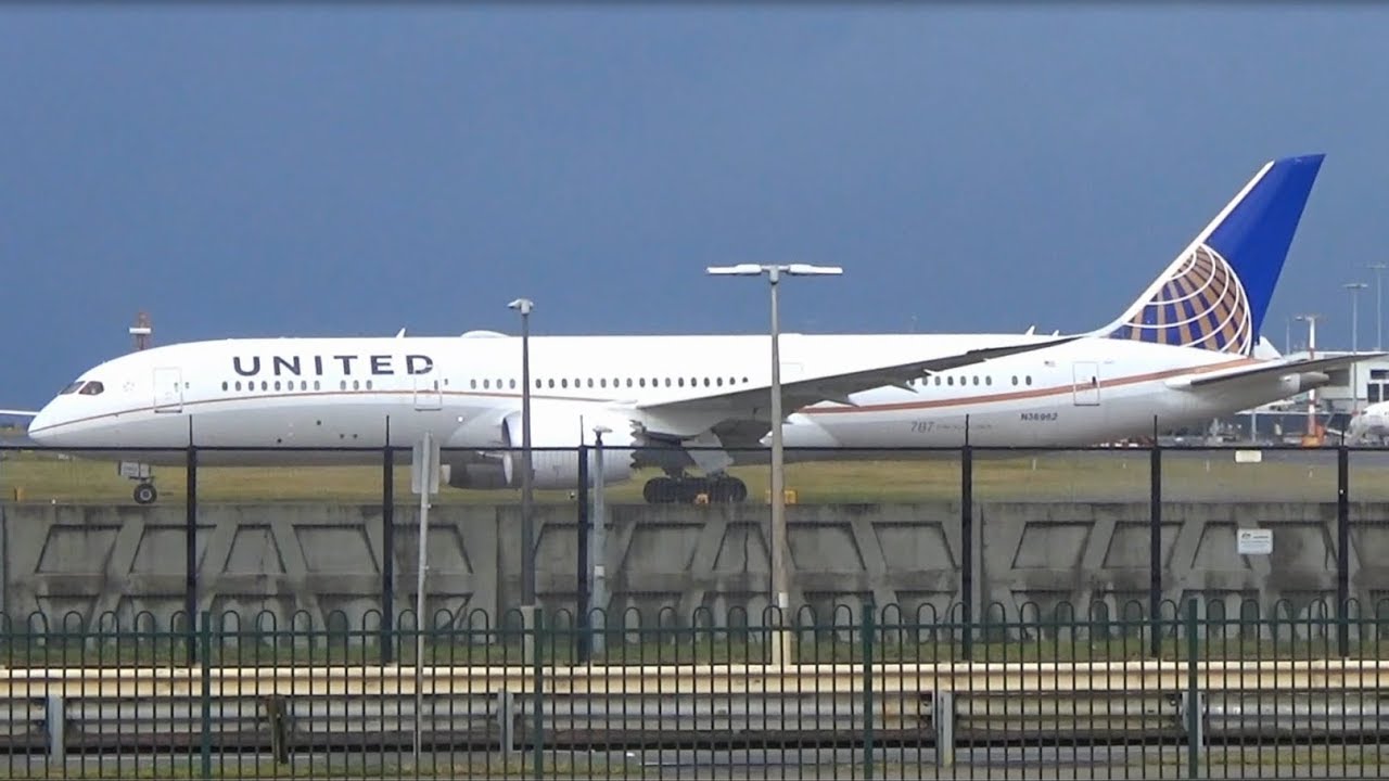 United Airlines B787-9 Dreamliner | Takeoff Sydney Airport | N36962 ...