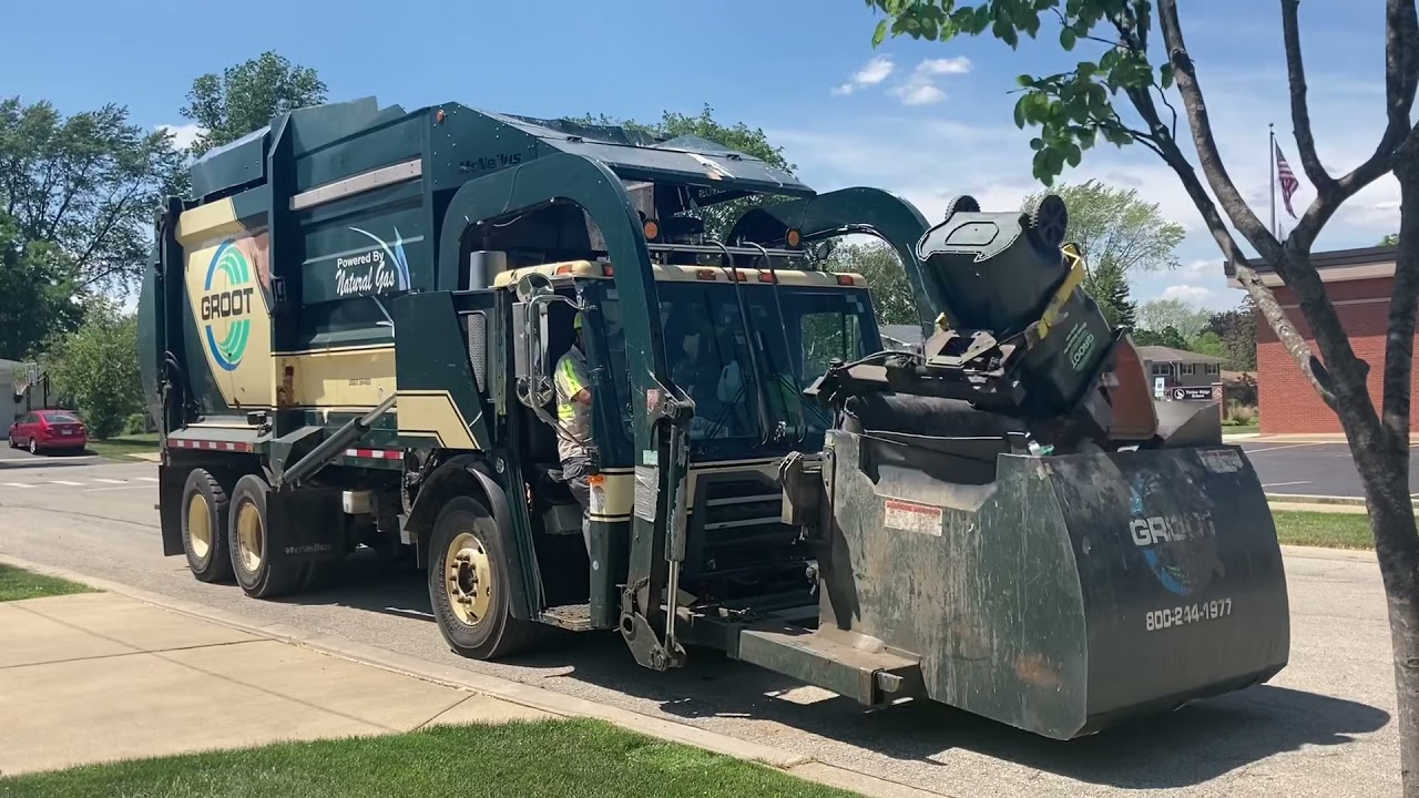 Groot Curotto Can Garbage Trucks - YouTube