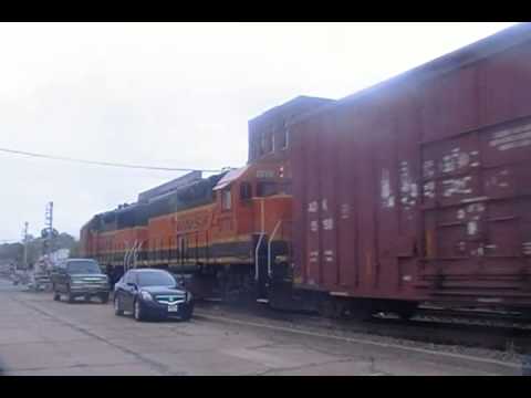 BNSF 3184, S3L, Local leading - YouTube