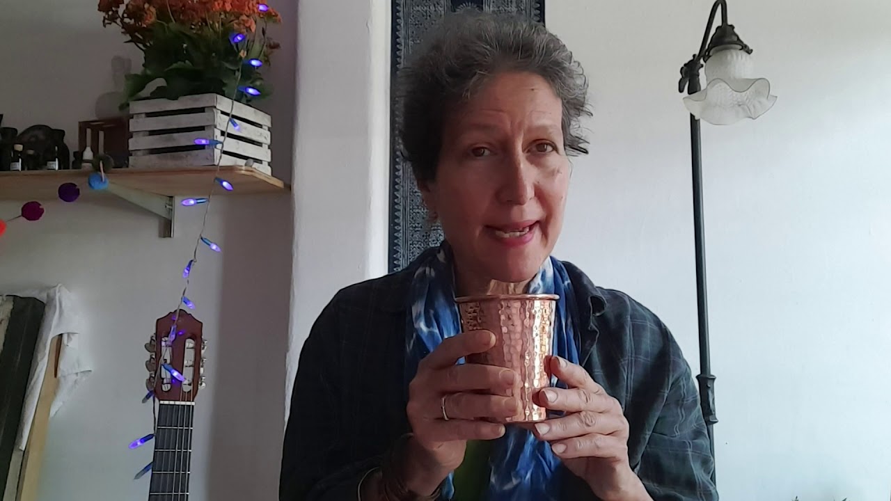 Agua en recipiente de Cobre - YouTube