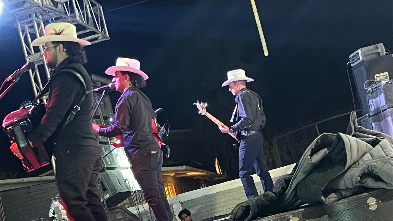 El Paletero (En vivo) - Fugitivo - YouTube