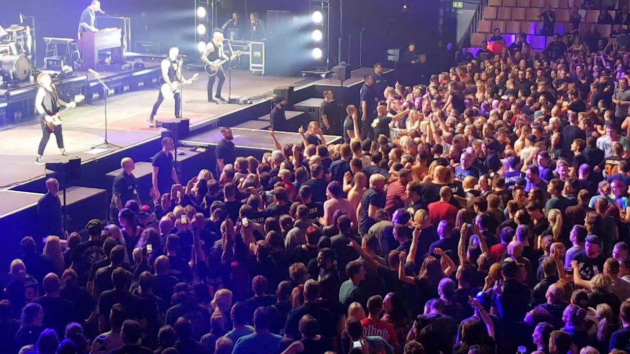 Broilers "Ist da jemand" und "Meine Sache" live 2017 Schwerin - YouTube