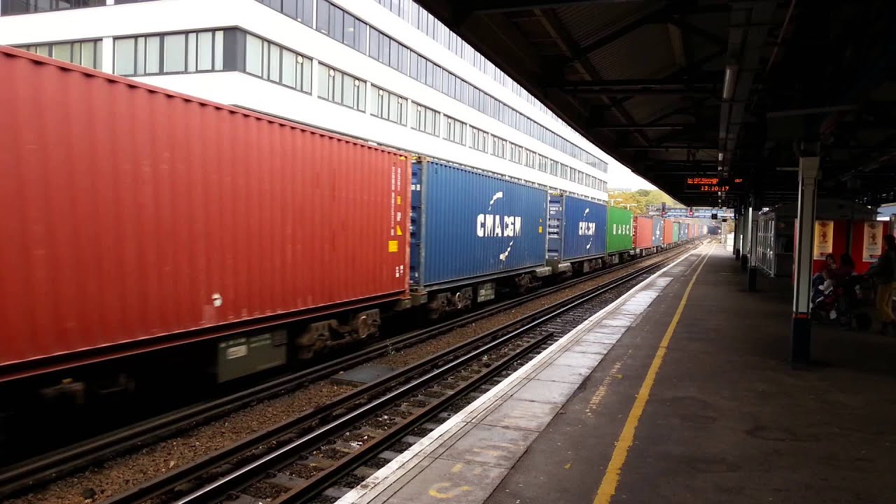 Freightliner Class 66 66562 Southampton Central - YouTube