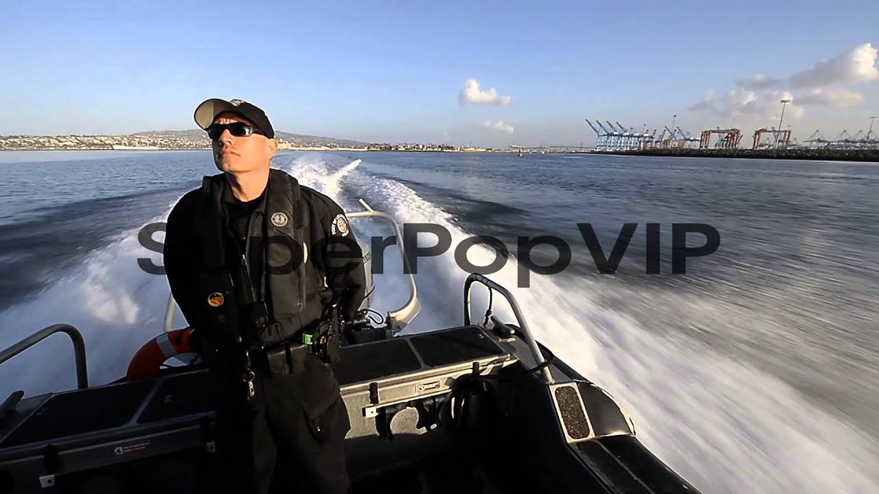 A Port of Los Angeles Police 25-foot Safeboat patrols the... - YouTube