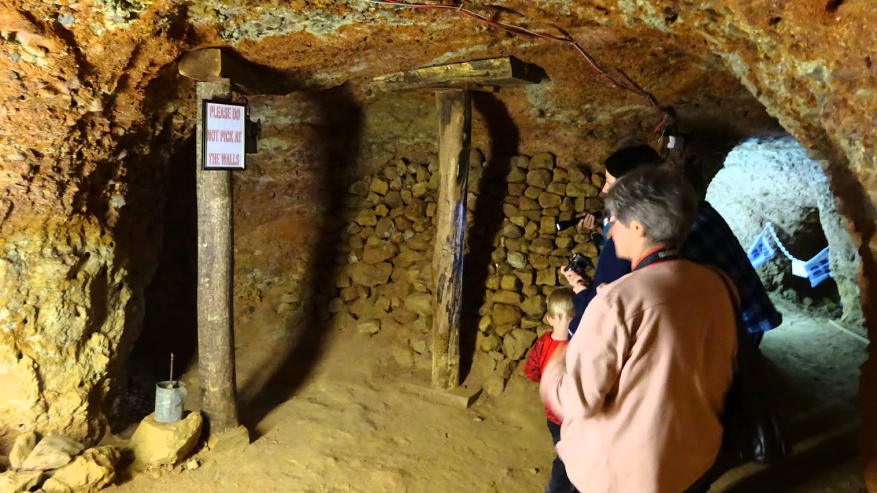 Rubyvale Saphir-Mine Australia - YouTube