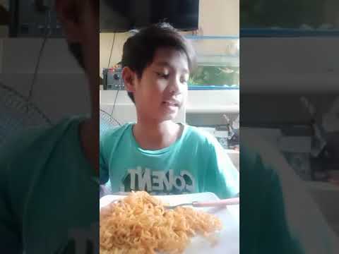 makan mie samyang!!!!pedes banget!!