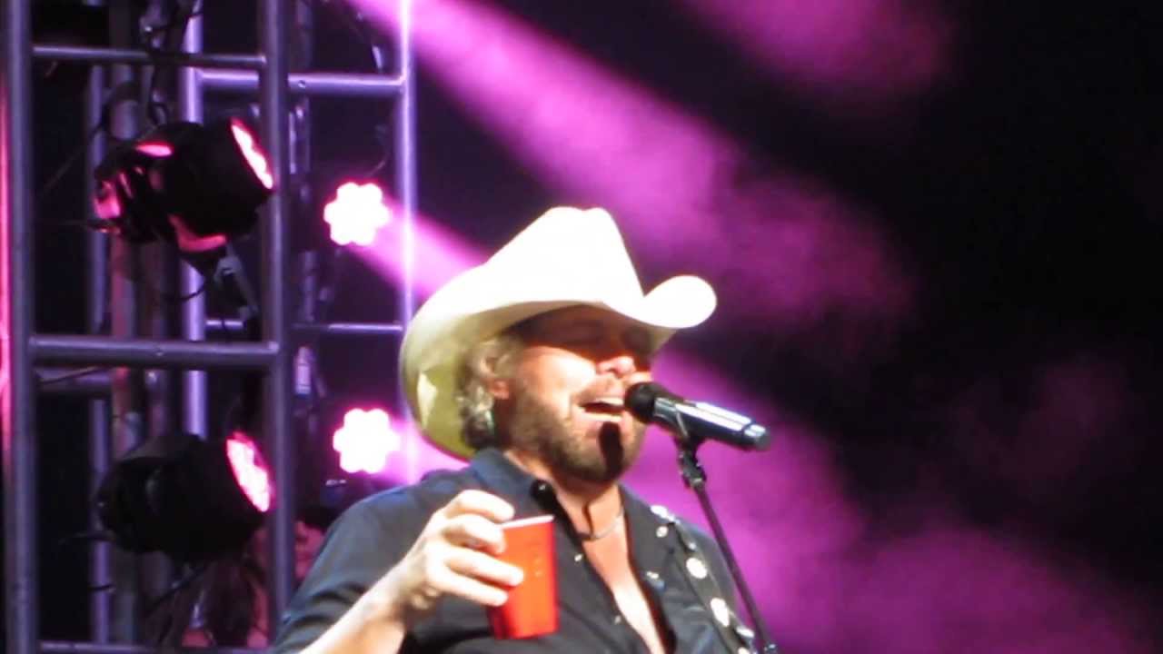 Toby Keith Chicago 'Get Out Of My Car' - YouTube