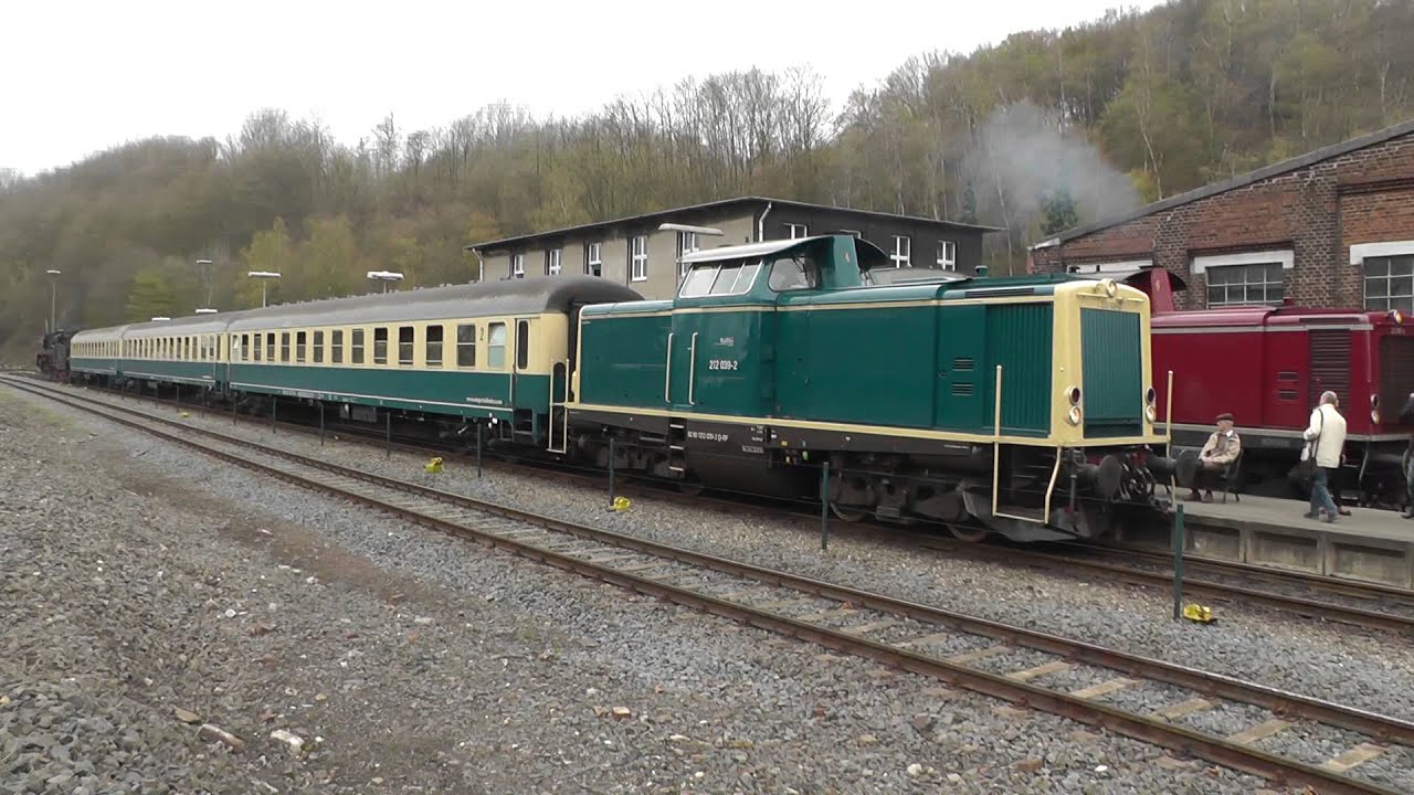 V 100 2007, MaK DB BR 212 007, accelerating, horn and passing, station ...