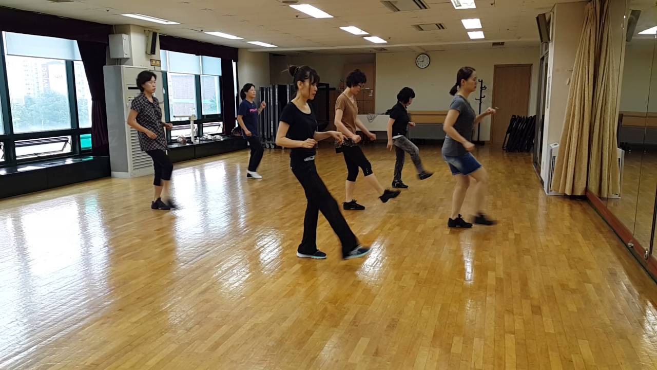 Surfin U.S.A line dance - YouTube