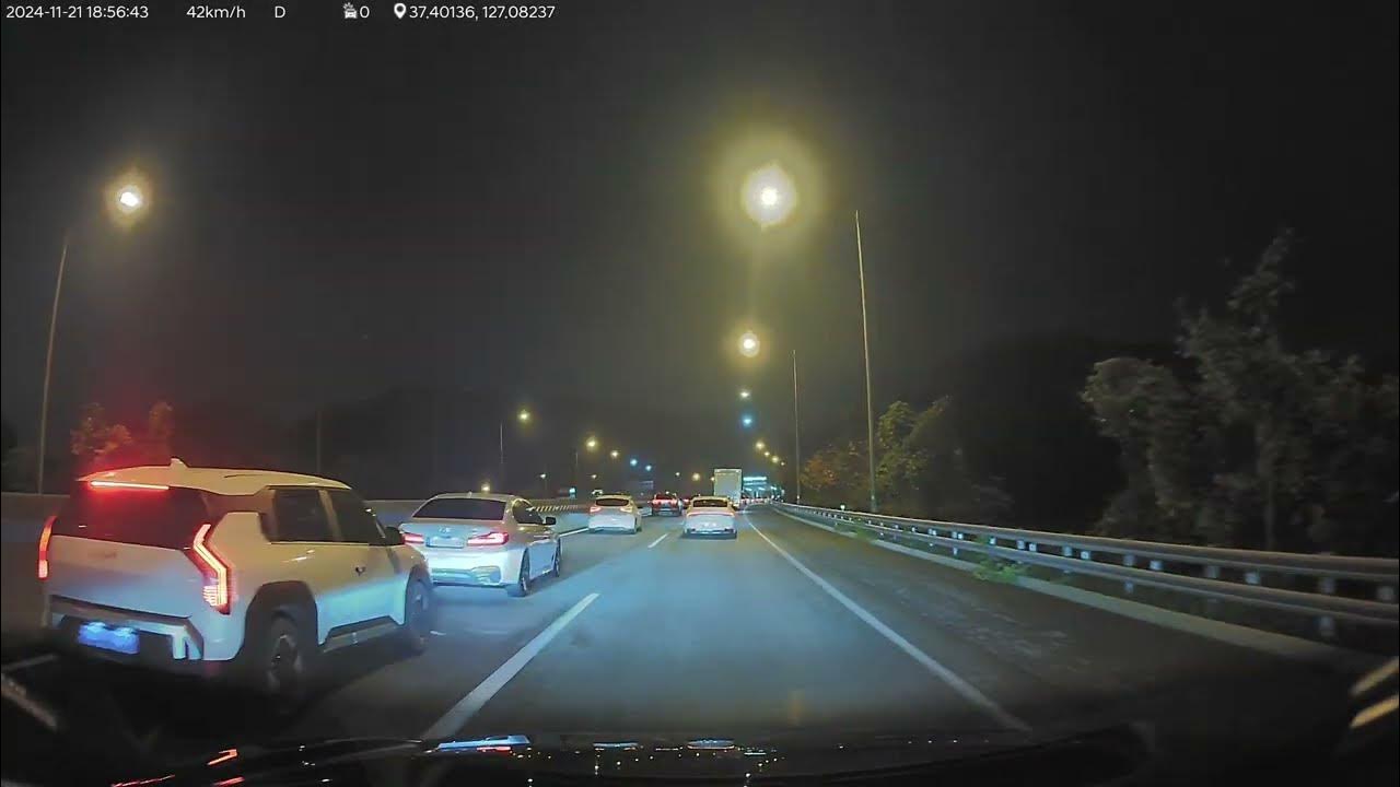 [MQ4 FL Built in Cam2 전방] 옵션값 제대로 뽑은 BMW와 EV3 운전 중 딴짓하며 전방 주시 태만 EV3 - YouTube