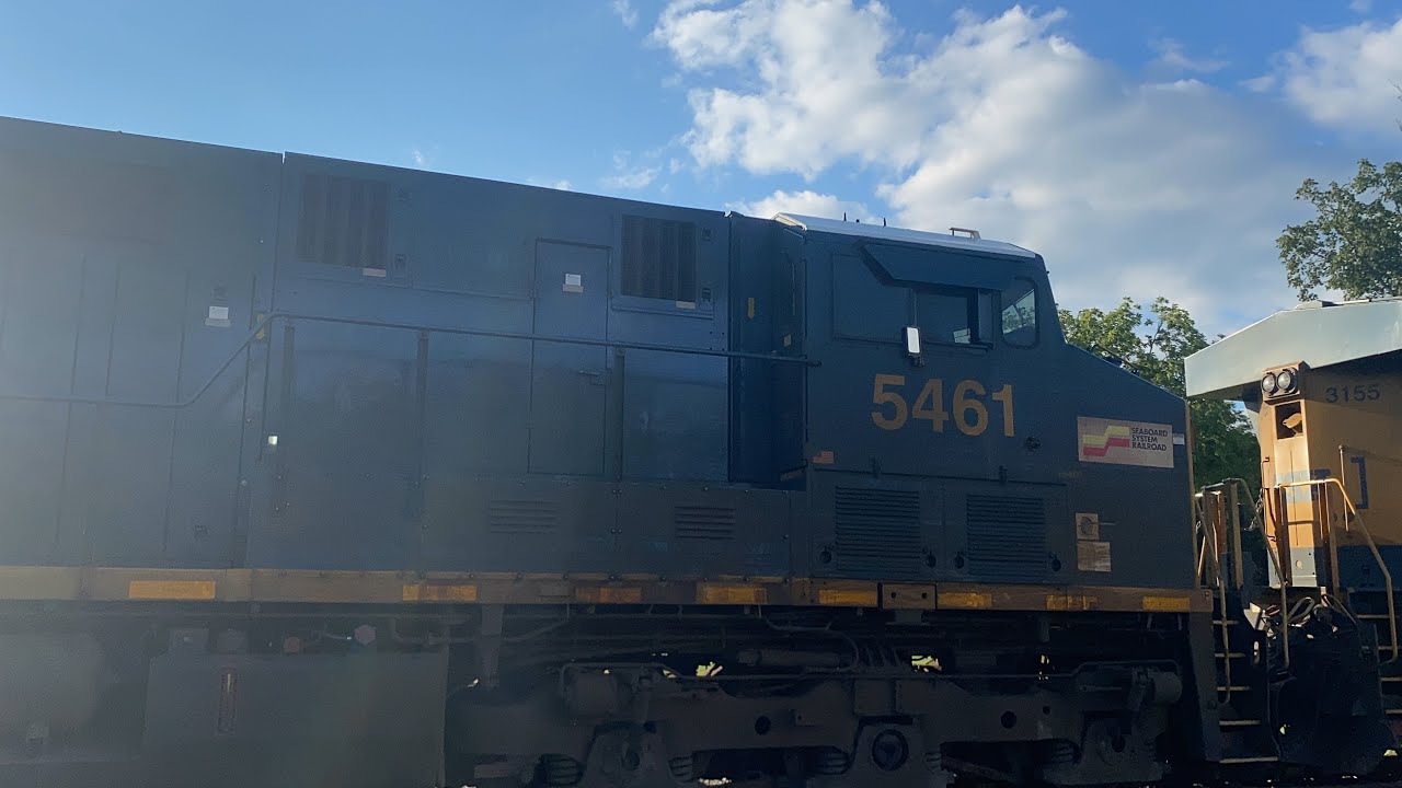 5 trains and MOW at Horse Cave + CSX 5461 Seaboard System sticker - YouTube