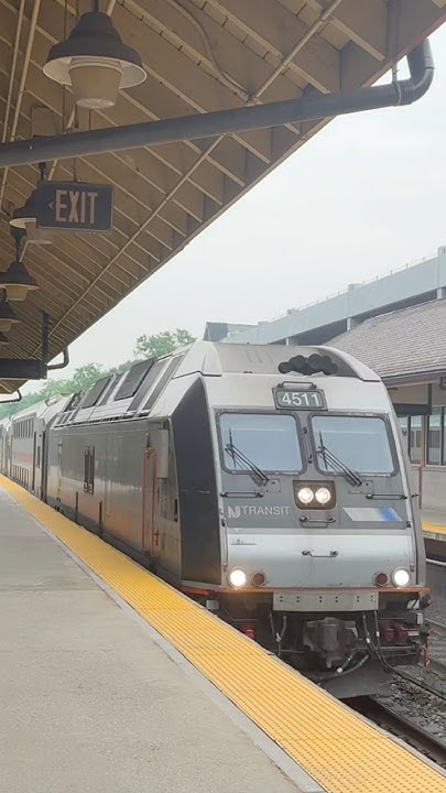 NJT 4511 ALP-45DP leads NJT 5733 into Somerville train station NJ with very nice crew 6/8/2023 ...