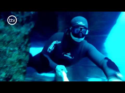 Oksigen balonu olmadan sualtında hərəkət edən dalgic