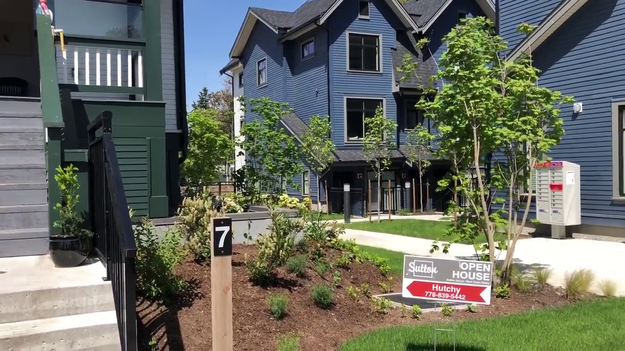 Vancouver townhouse farmhouse Avalon Mews - YouTube