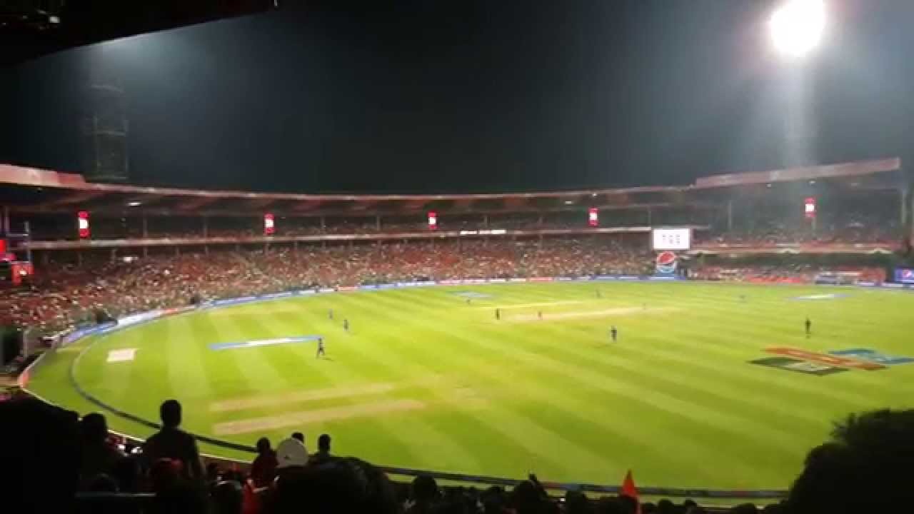 RCB - MI Match - Crowd chanting ABD - YouTube