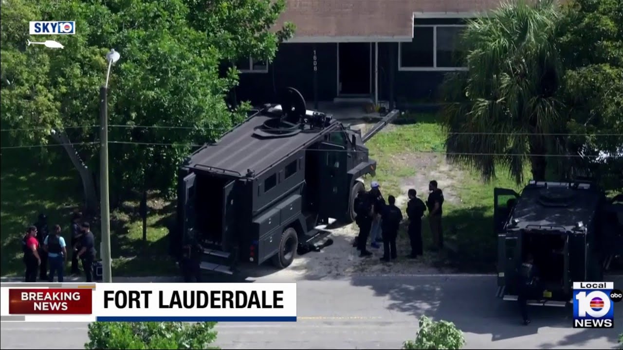 SWAT team spotted outside Fort Lauderdale home - YouTube