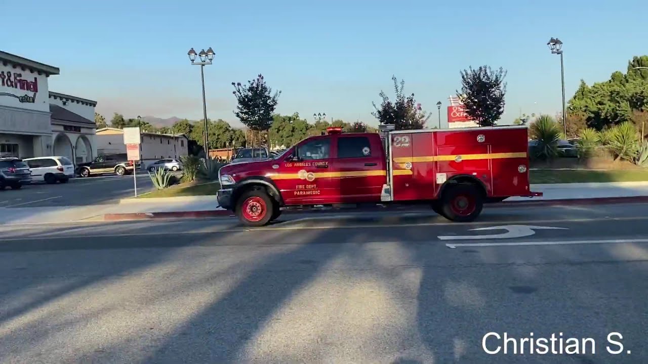 LACoFD Squad 32 Responding Code 3 - YouTube