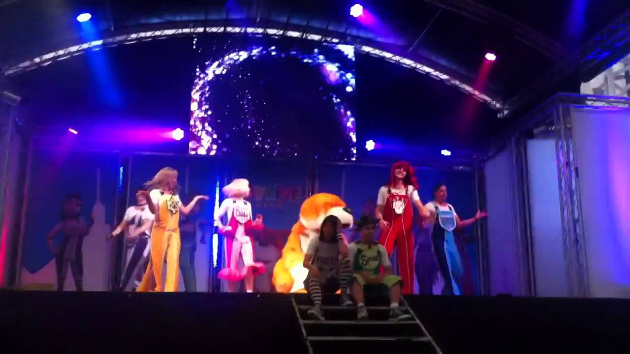 Butlins | Skyline Gang (End Of The Show Song 2014) - YouTube