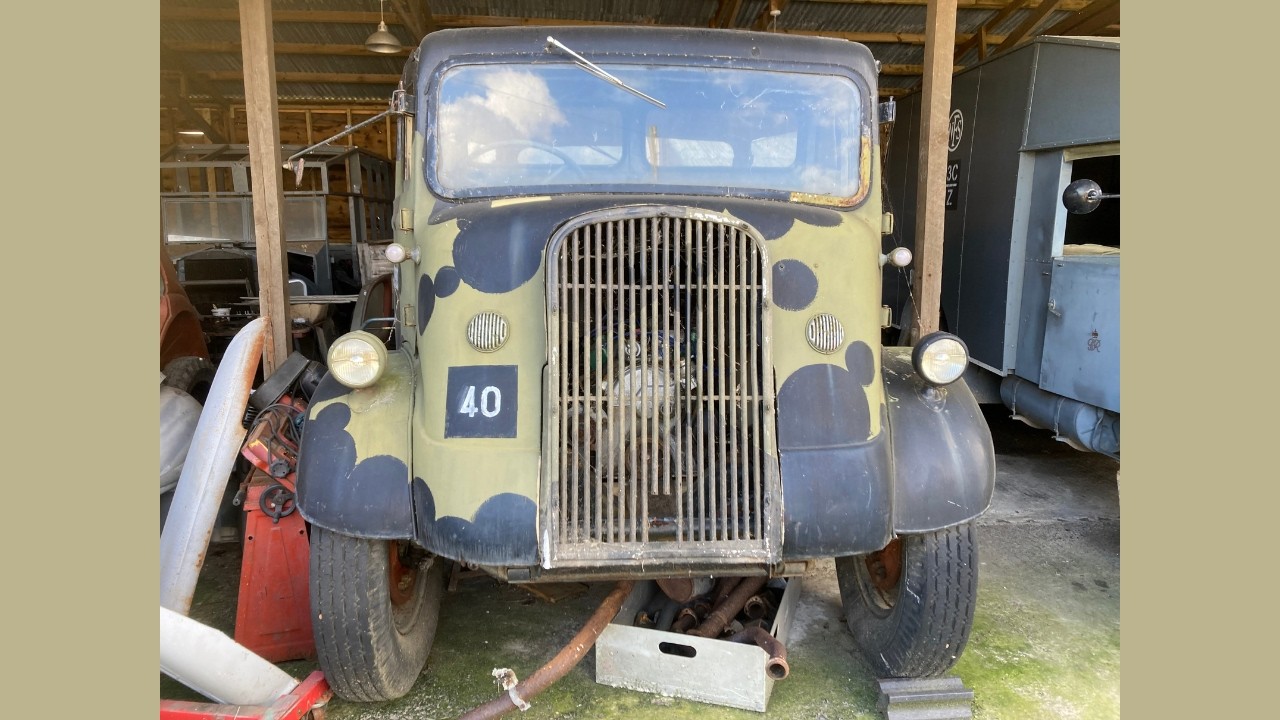 Fordson 7v Barn find - YouTube