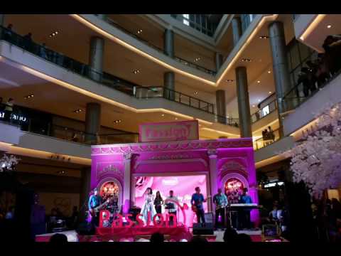 Gisella Anastasia Performance at PIK Avenue