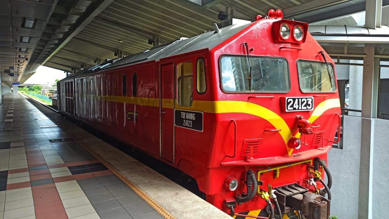 #26 SHUTTLE TRAINS SELATAN - YouTube