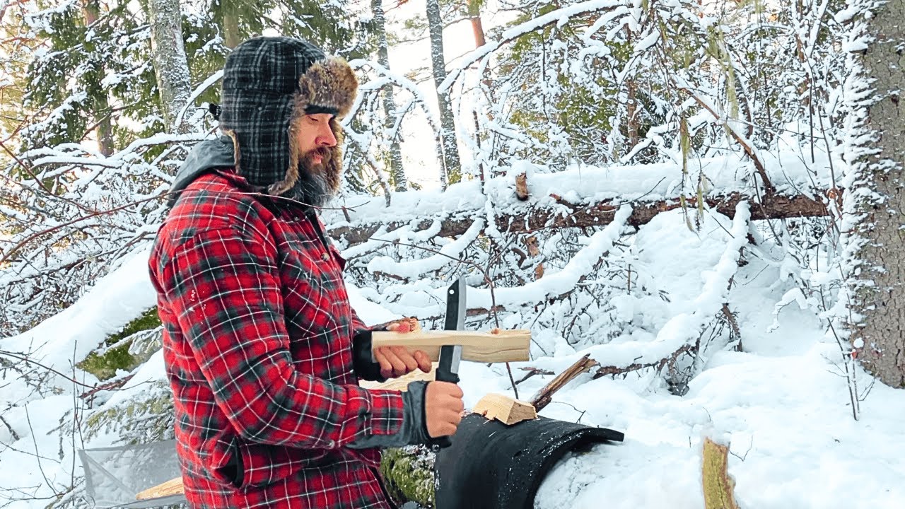 WINTER BUSHCRAFT CLOTHING - Complete Guide | How to Dress in Layers to ...