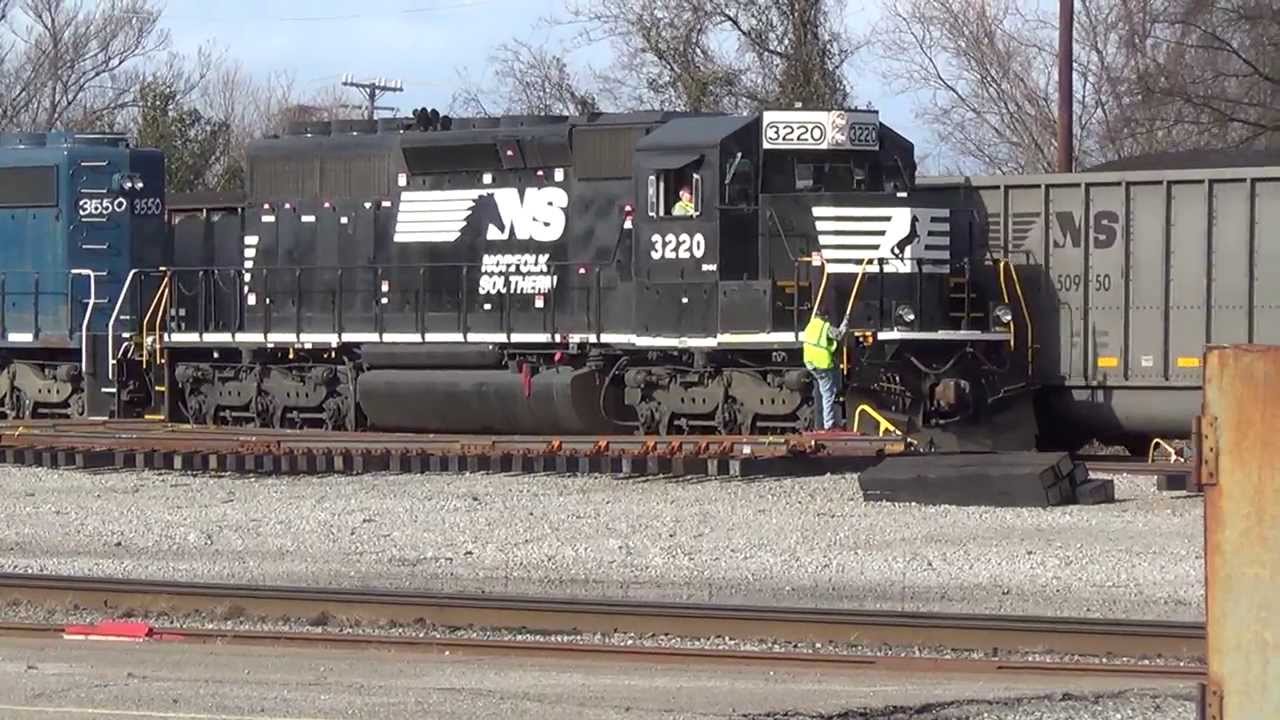 BNSF 9520 (green and white paint scheme) at lamberts point. - YouTube