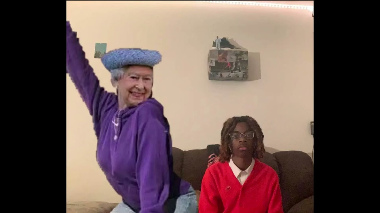 We smoking that Queen Elizabeth pack - YouTube