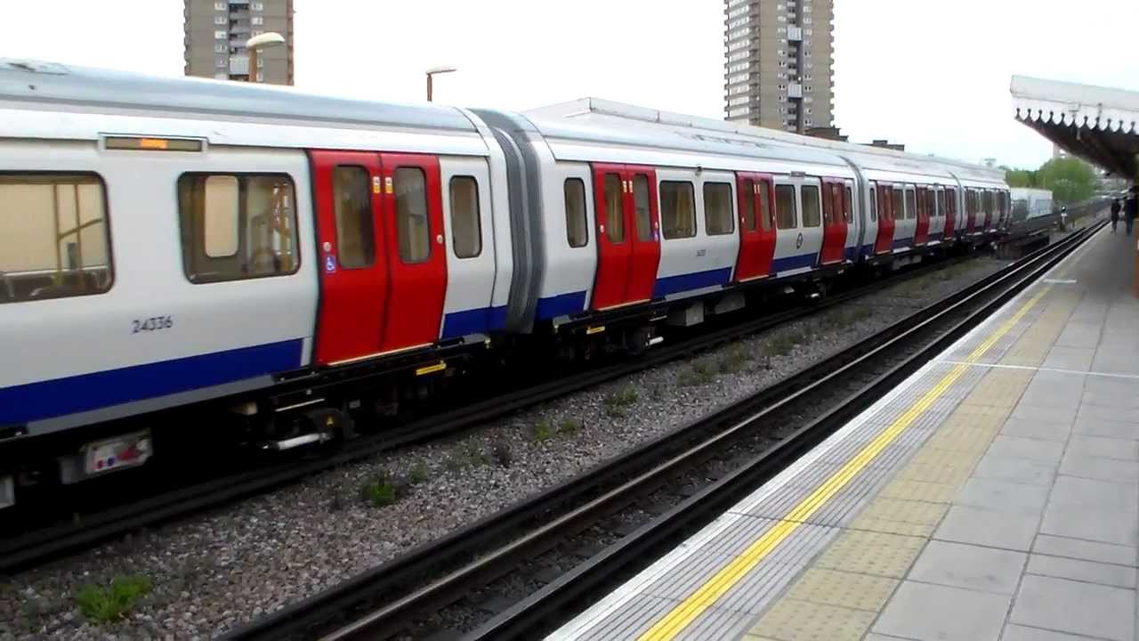 S7 stock 21335 at Latimer Road - YouTube