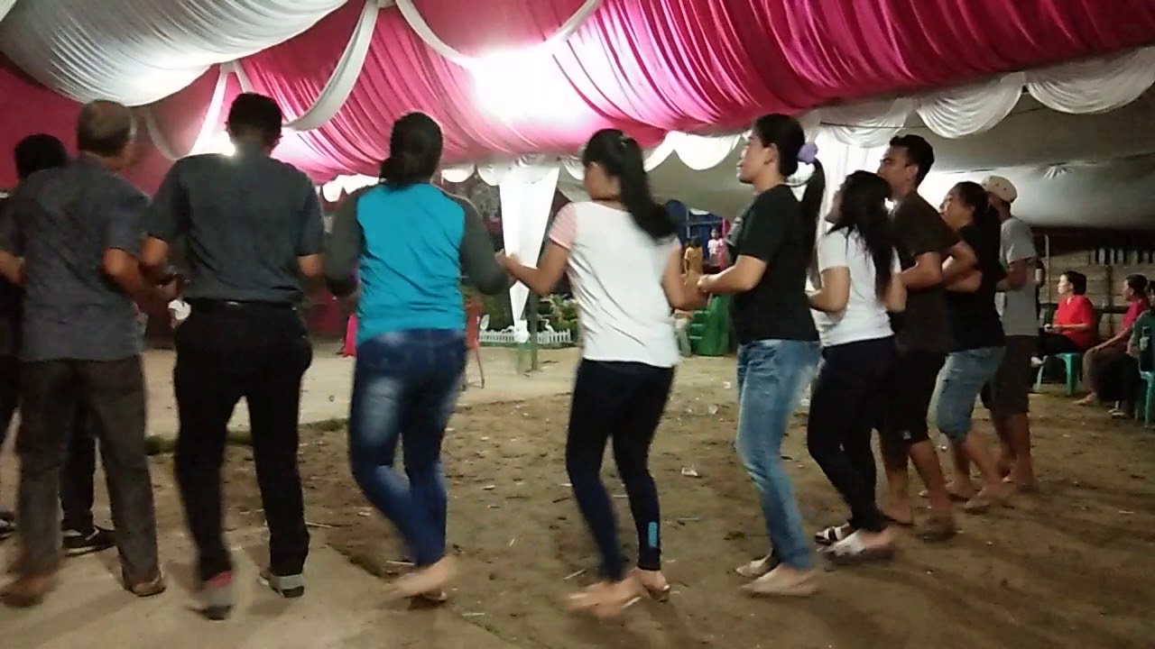 Lulo Dance.. Tari tradisional asal sulawesi tenggara.. - YouTube