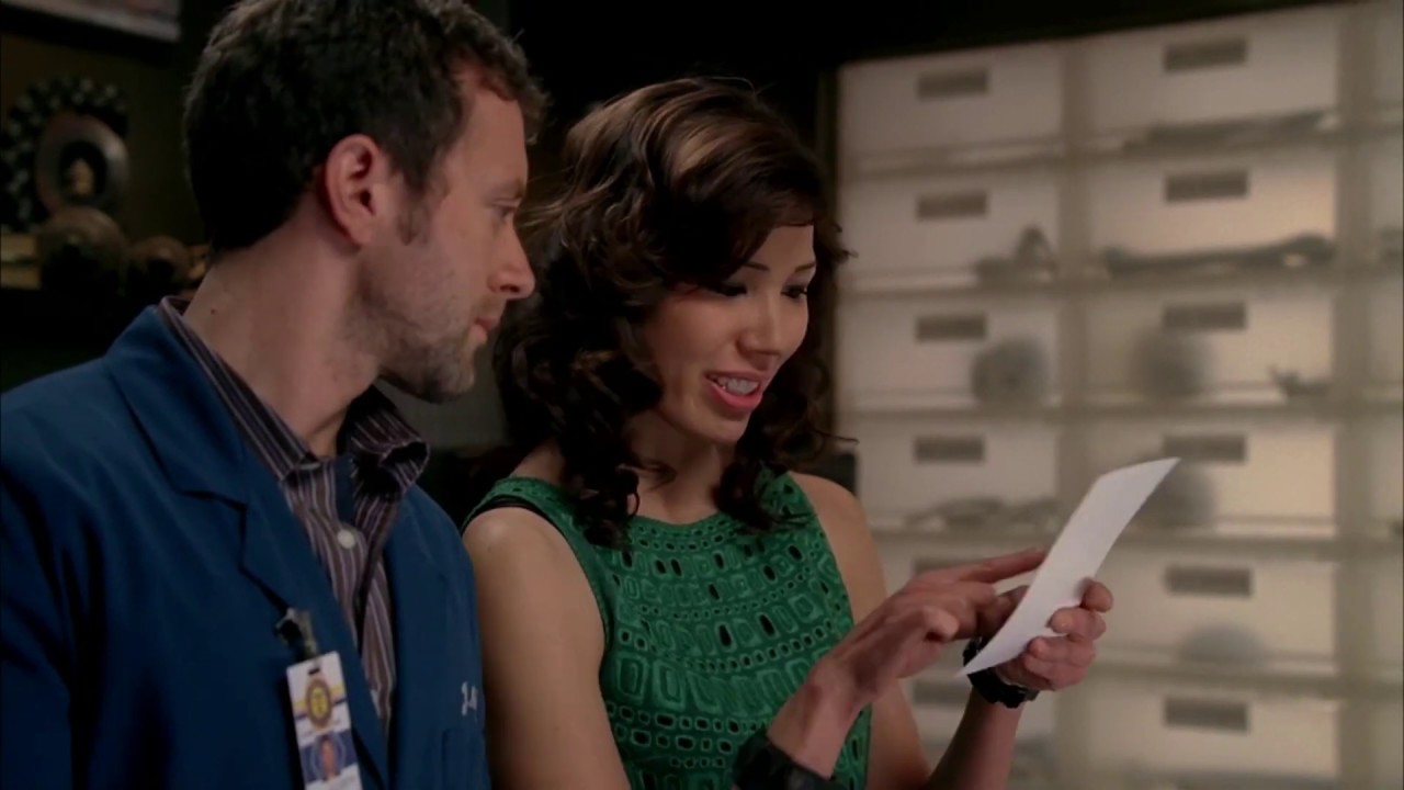 Bones - Angela y Hodgins (4x20) - YouTube