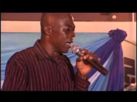 Prof.Kofi Abraham de3 Nyame ahyira no live band - YouTube