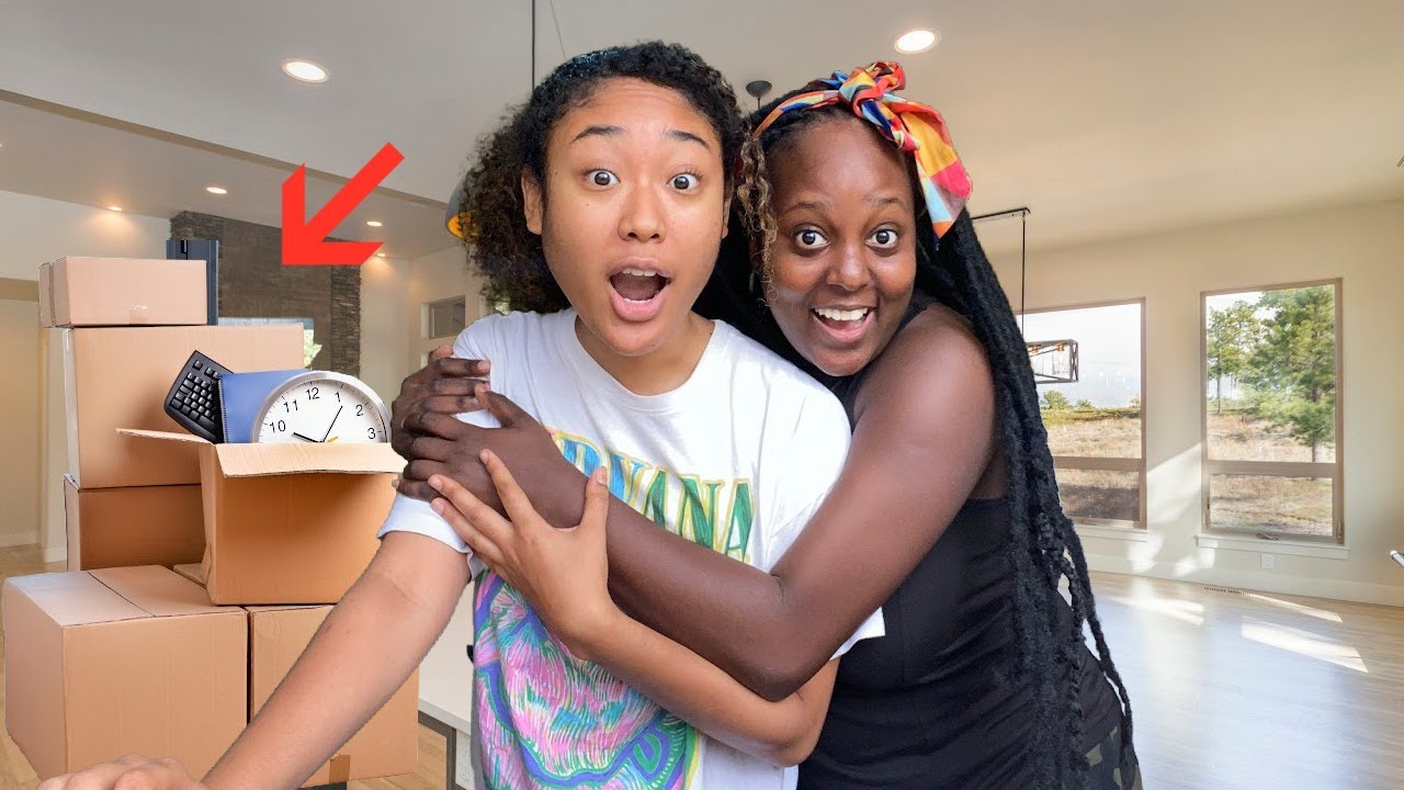 Moving in with my internet best friend! @MarintiaEiko - YouTube