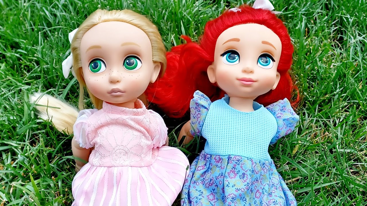 Hide and seek! Ariel and Rapunzel toddlers play hide and seek and jump ...
