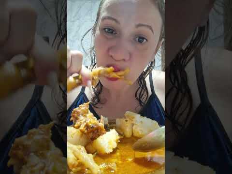 Vamos comer inhame com pé de galinha