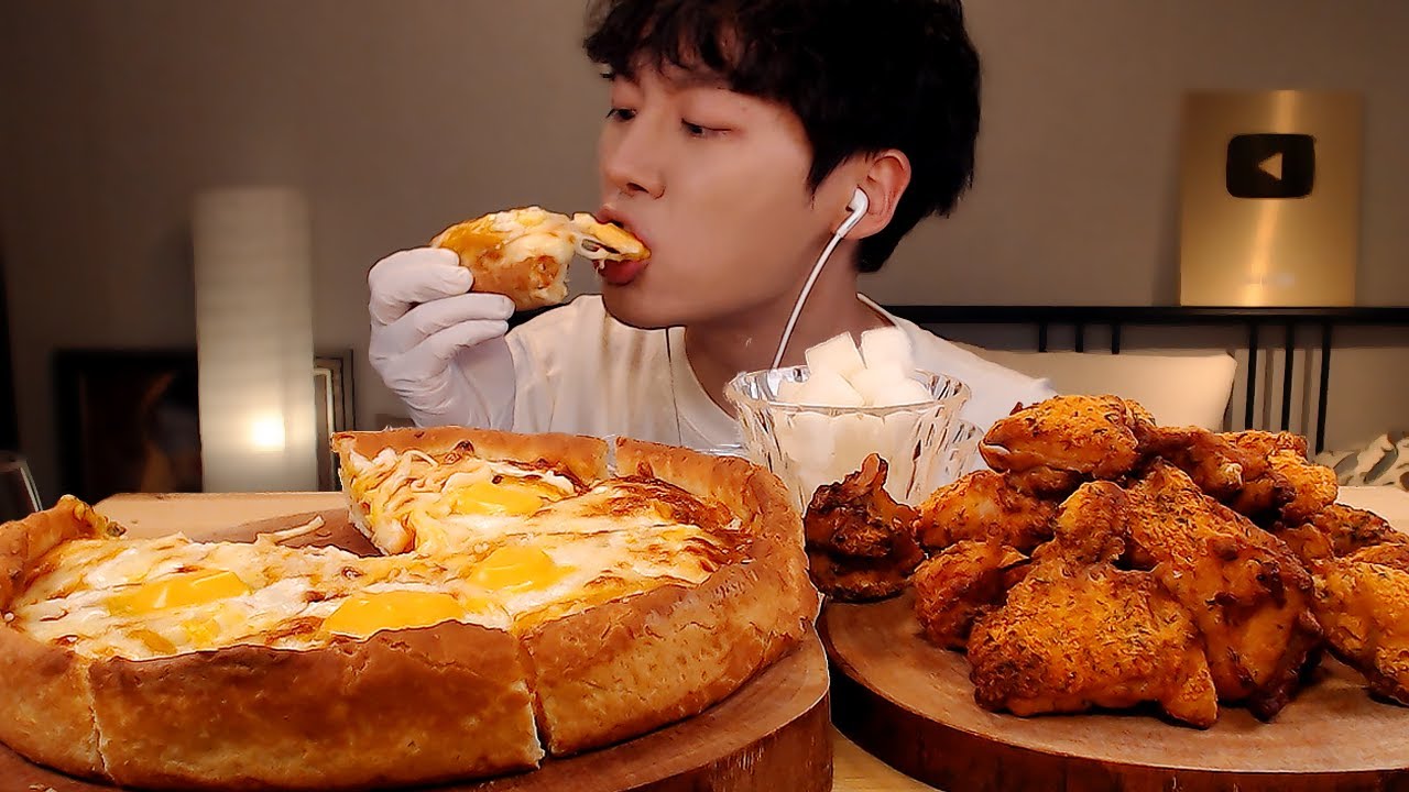 MUKBANG 신메뉴 치킨 피자 먹방! 와인도 짠~ CHICKEN EATING SOUNDS[SIO ASMR 시오] - YouTube