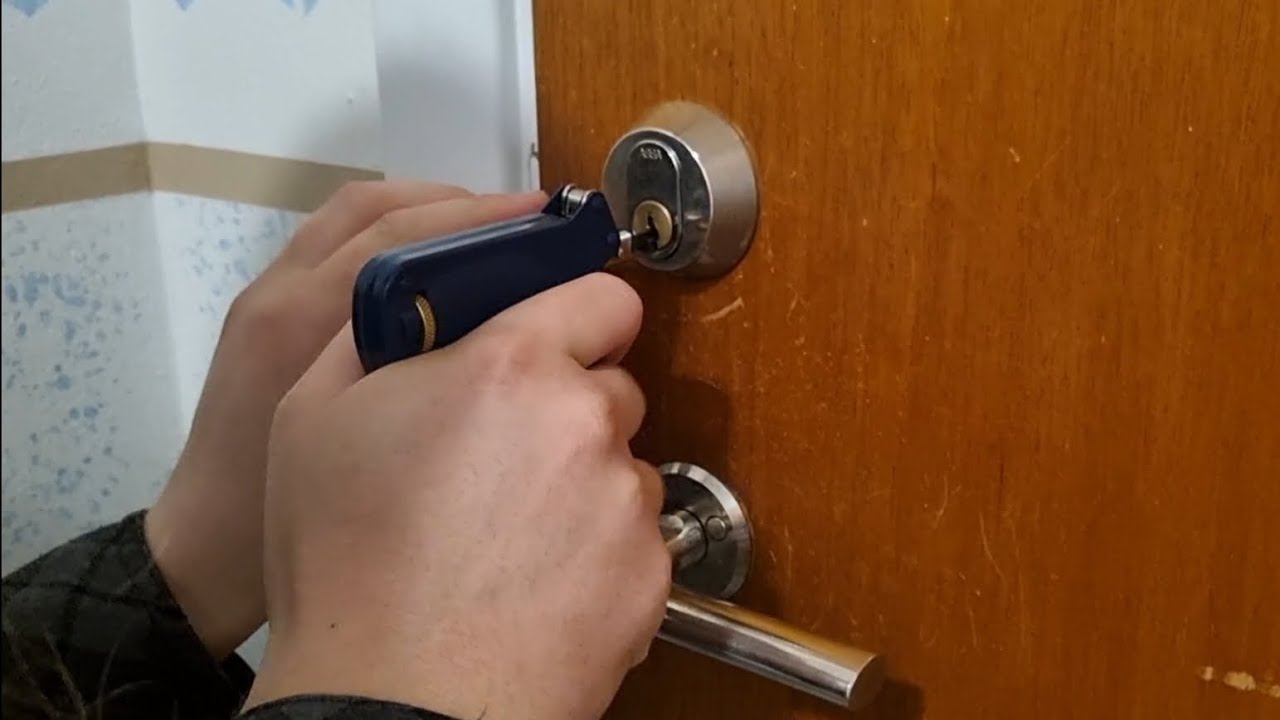 Kan jag dyrka ett vanligt Assa-lås? - YouTube