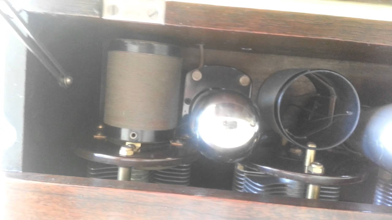 1925 Atwater Kent 20c and 1928 model E speaker - YouTube