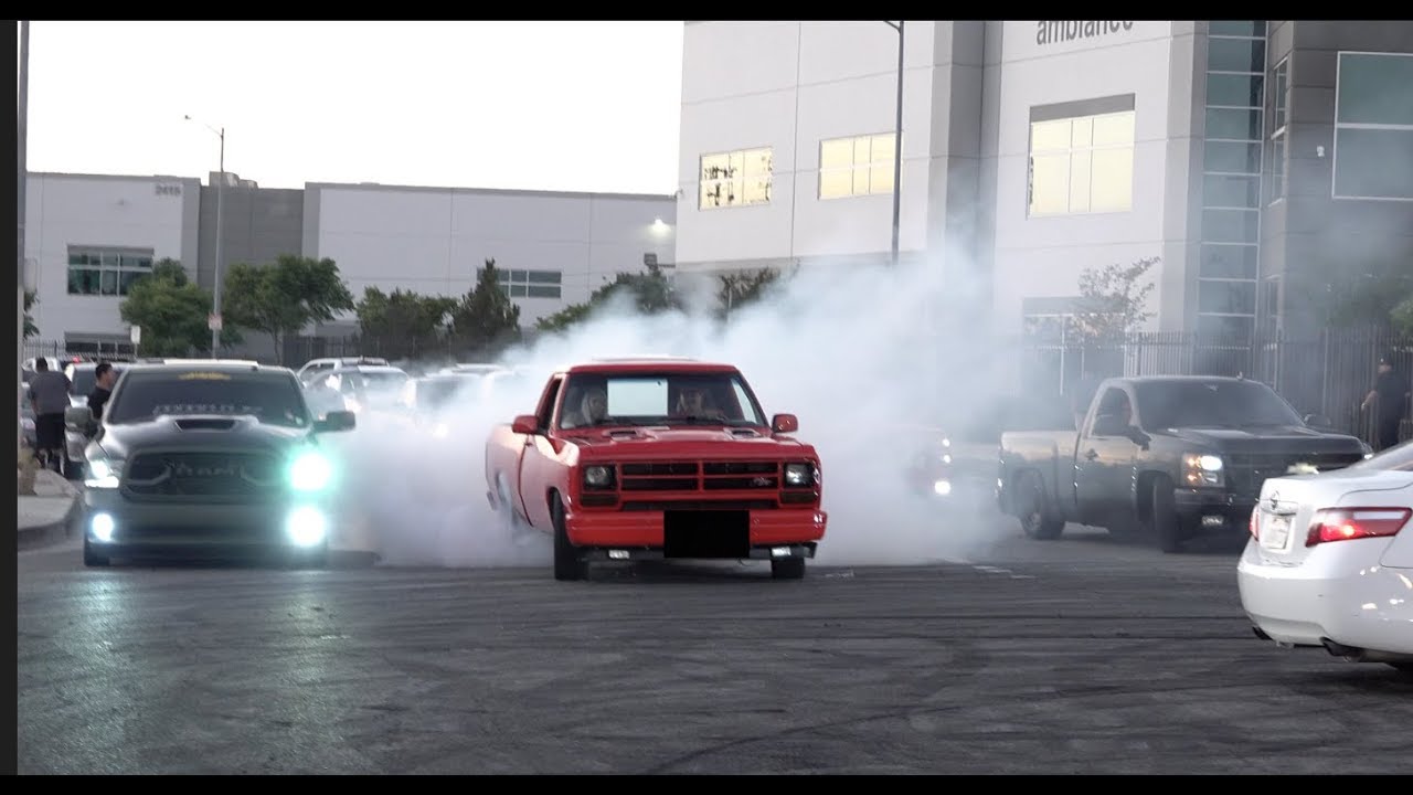 Stumbled Upon A Truck Donut/Burnouts Meet - YouTube