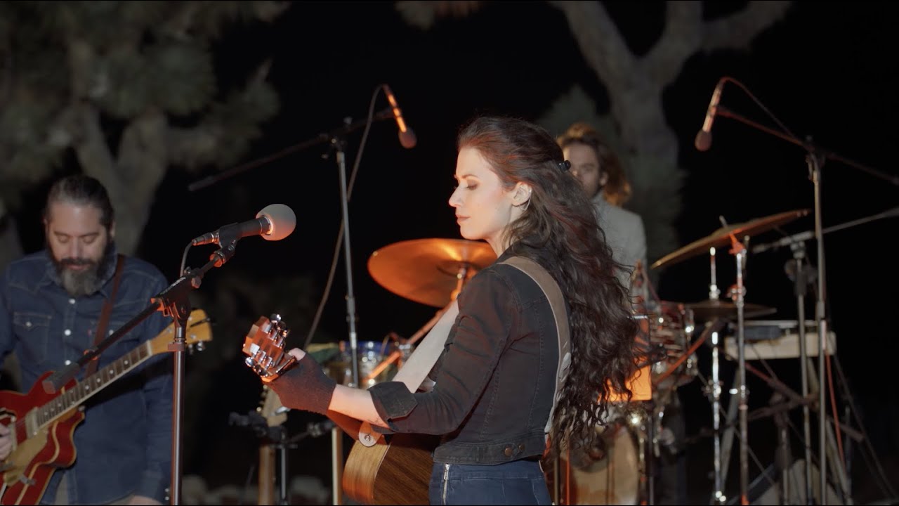 Lonesome - Mary Scholz - Live in Joshua Tree - YouTube